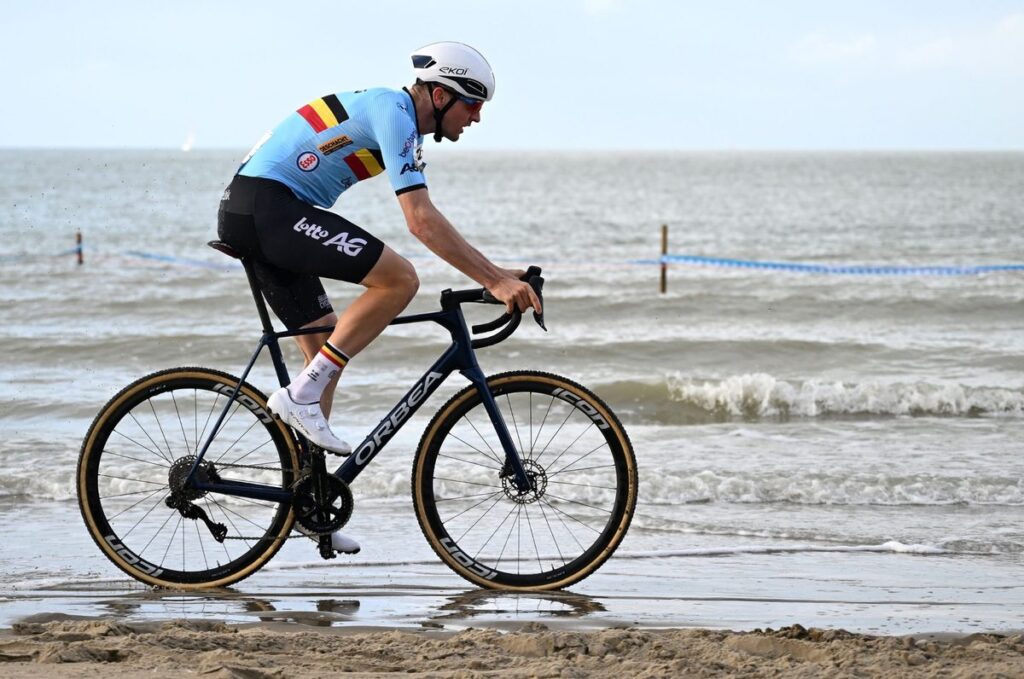 European Cyclocross Championships won on a... road bike?! - Lord's Press